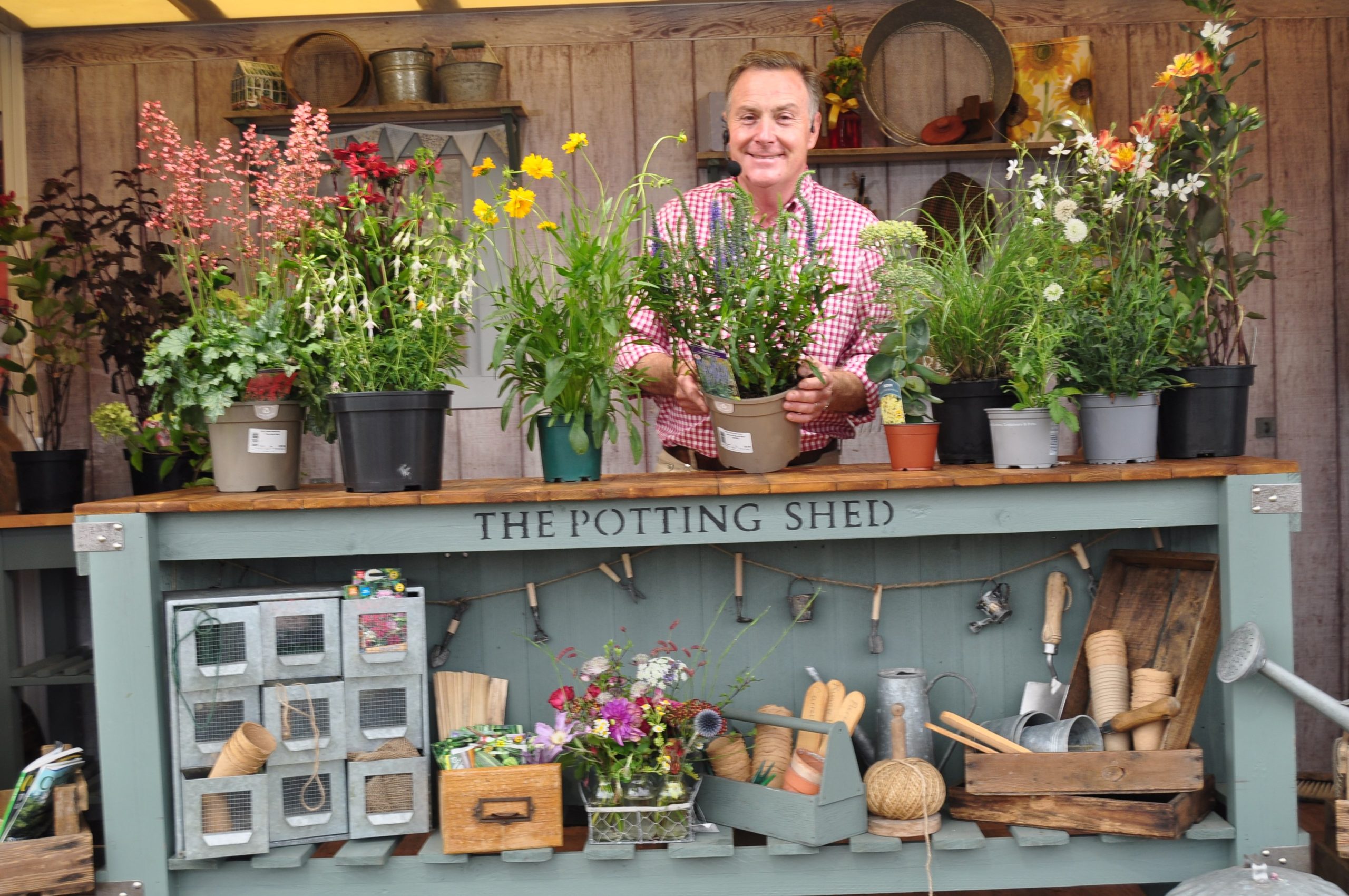 So busy in June's garden! - Martin Fish - simply gardening