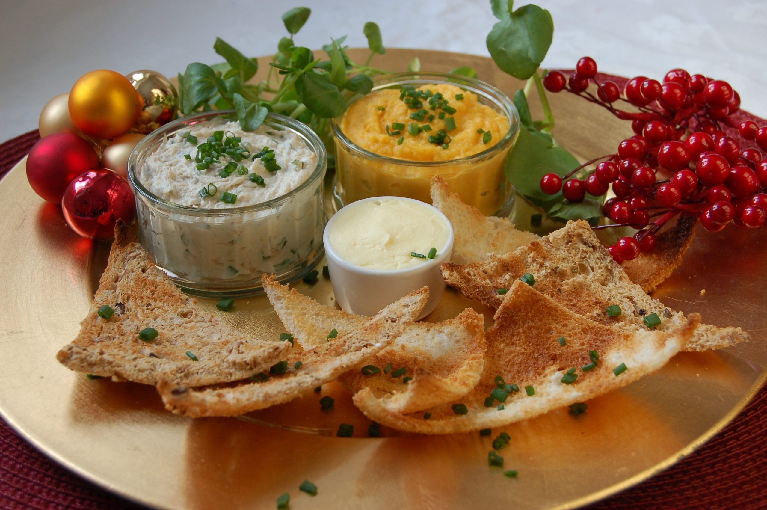 Party time in December's kitchen! - Martin Fish - simply gardening